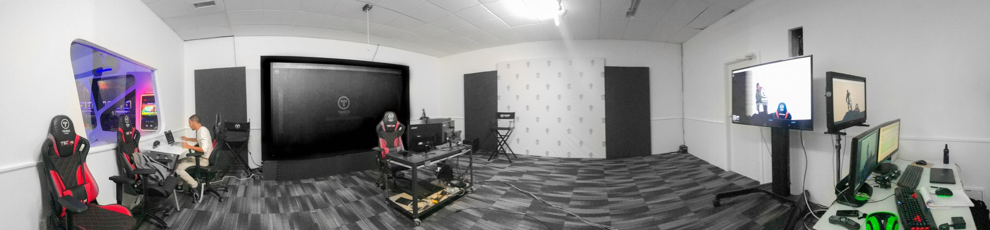 Live Broadcast Studio - Thunder Studios